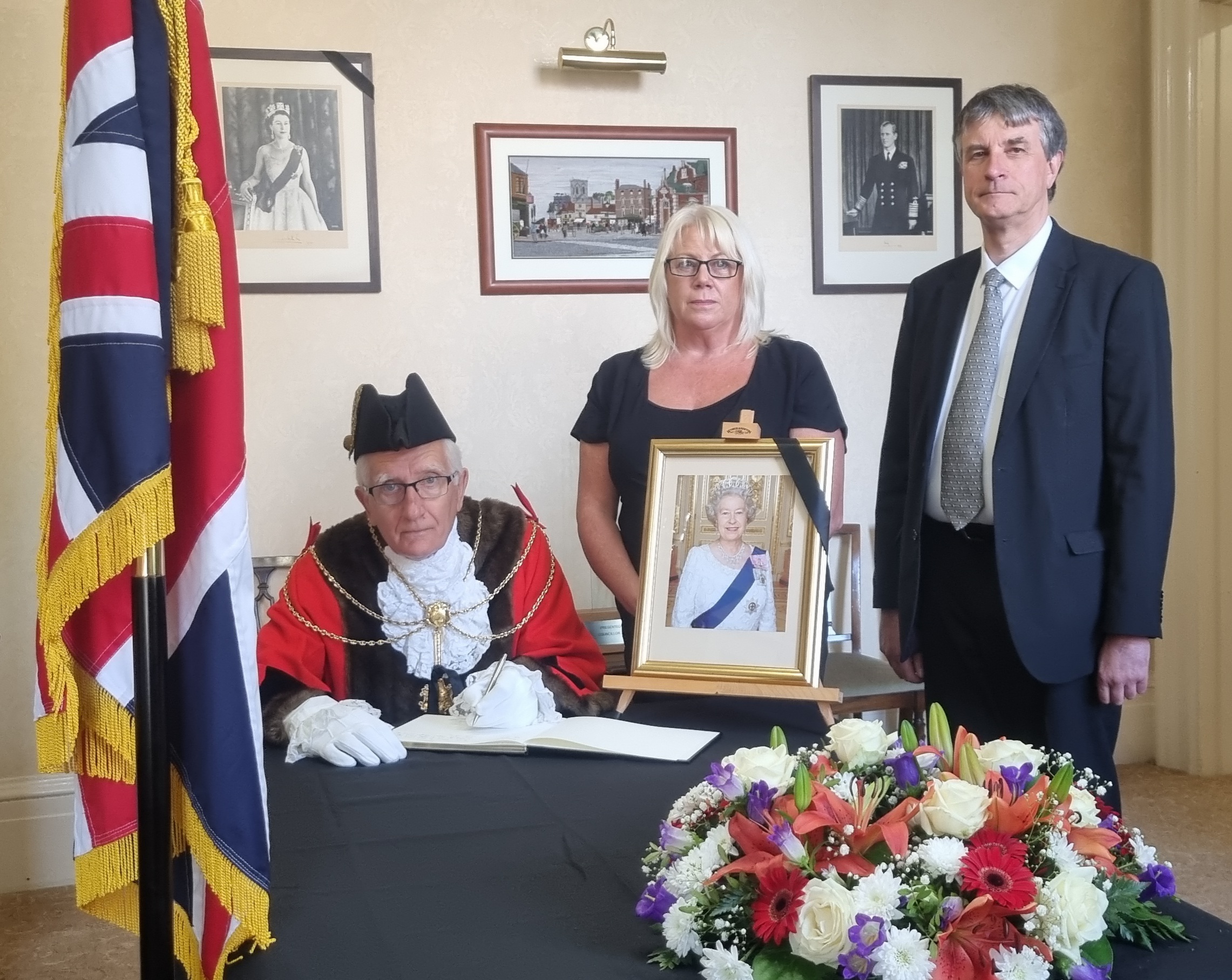 Borough comes together to mark The Queen's passing - NELC | NELC
