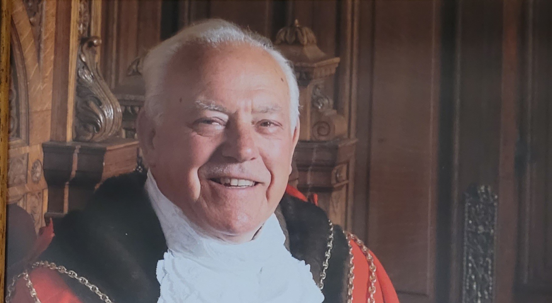 Councillors pay tribute to former Mayor, Cllr Colin Eastwell | NELC