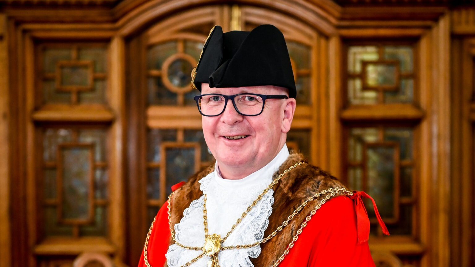 Mayor limbers up ahead of non-stop disco danceathon | NELC