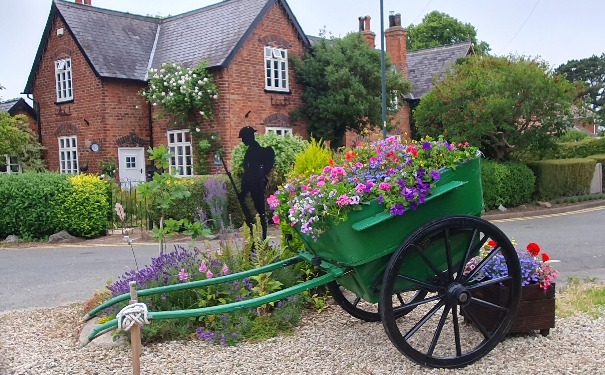 Blooming marvellous! Great Coates reaches national In Bloom final | NELC