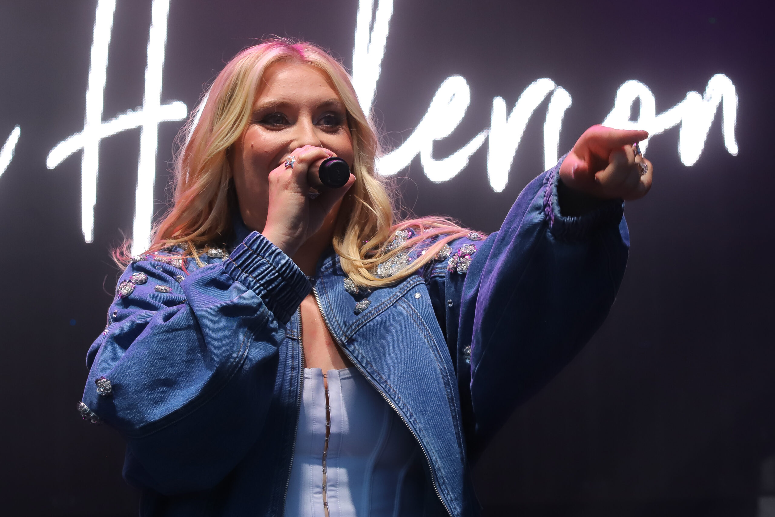 Council thanks Ella for homecoming show and says more good things to ...